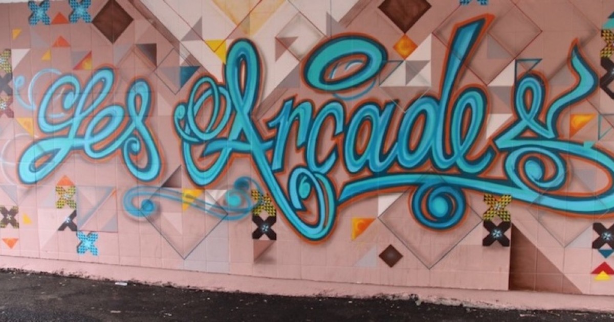 Plateau Caillou : Des couleurs dans le quartier des Arcades
