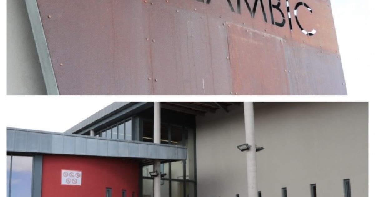 Trois Bassins : la cyber-base s'installe à la médiathèque