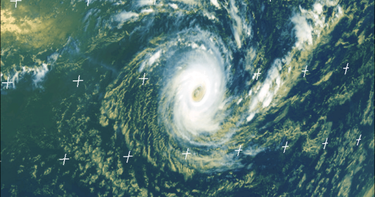 L'oeil du cyclone tropical Cébile s'est élargi