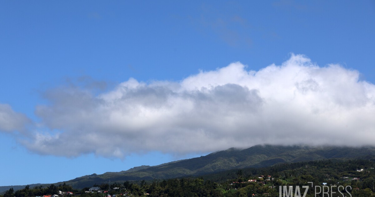 Un ciel partagé entre nuages et éclaircies