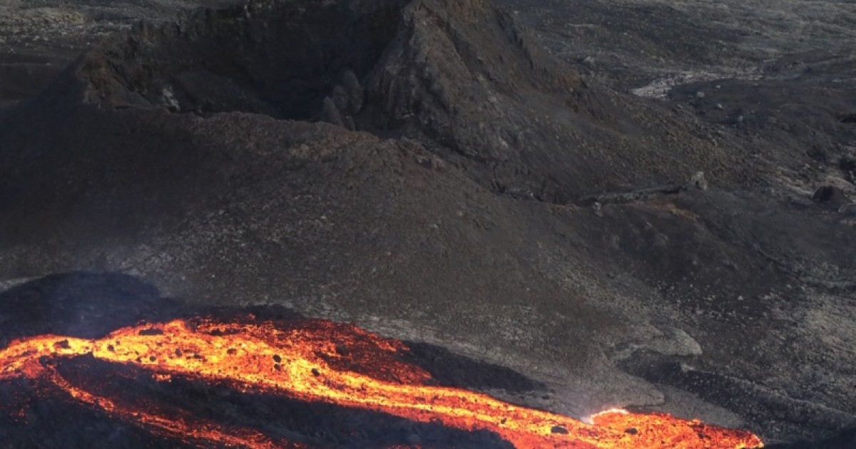 Volcan : une coulée de lave longue de 1600 mètres