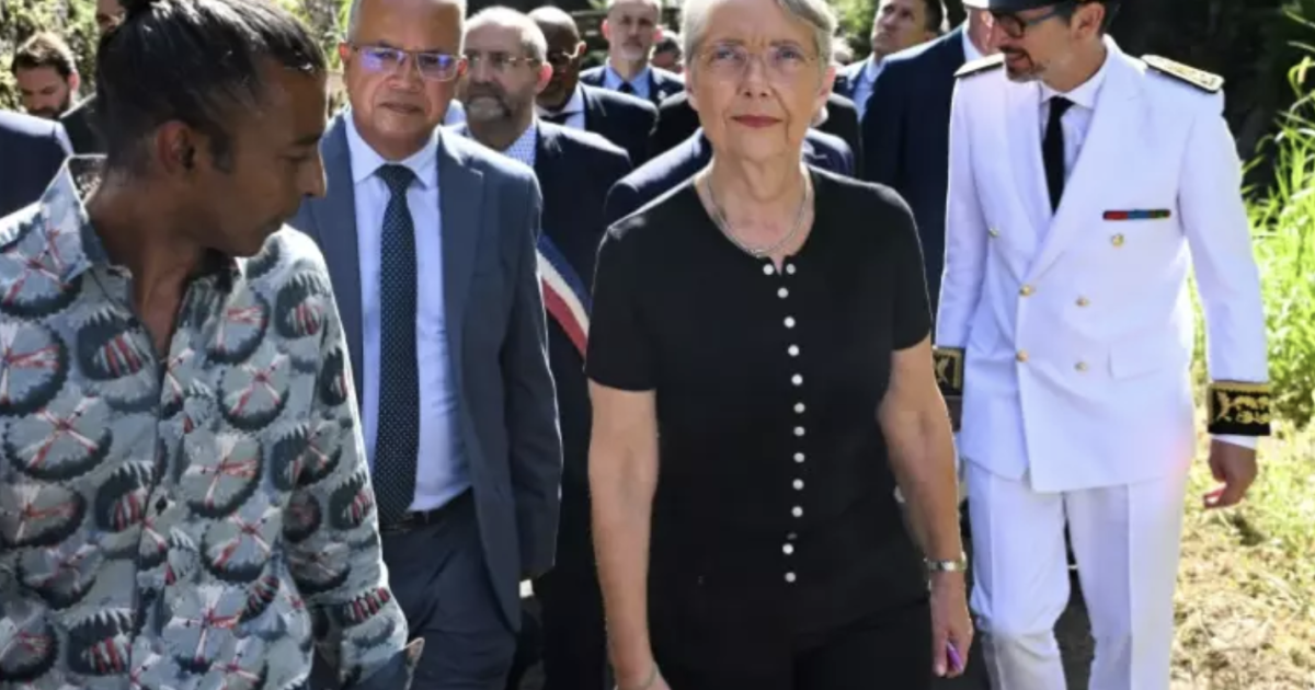 Borne en visite à La Réunion au chevet du "quotidien" de ses habitants