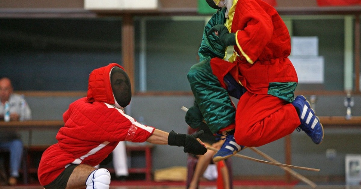 La canne de combat fait le show