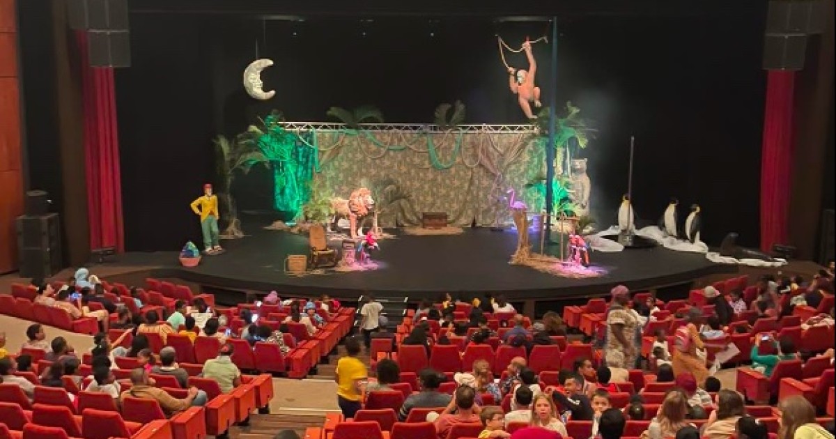 Théâtre Champ-Fleuri : un spectacle "féérie et magie" autour de la ...