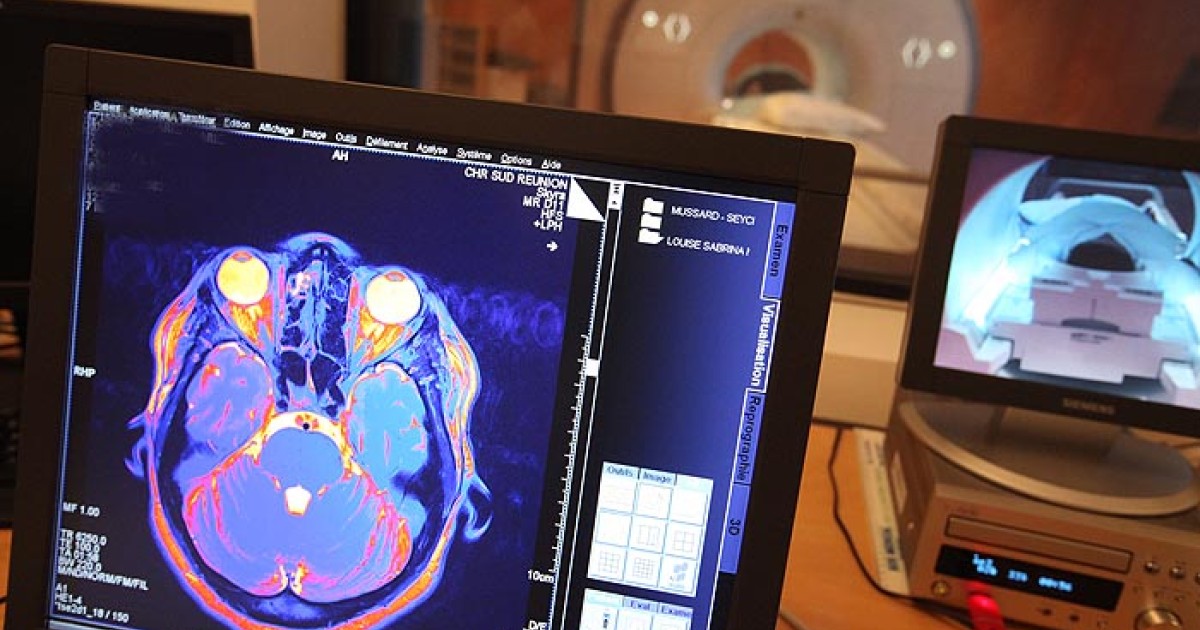 1895 - Réalisation de la première radiographie