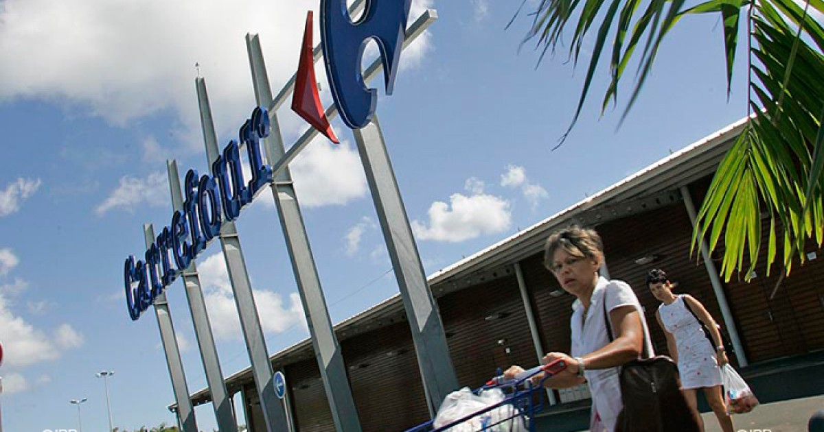 Les accès à Carrefour bloqués