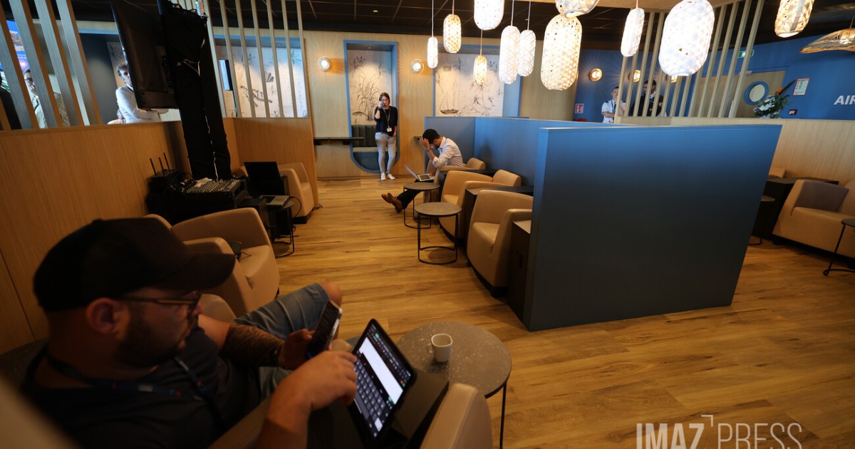 Air Austral inaugure son nouveau salon et trace sa feuille de route ...