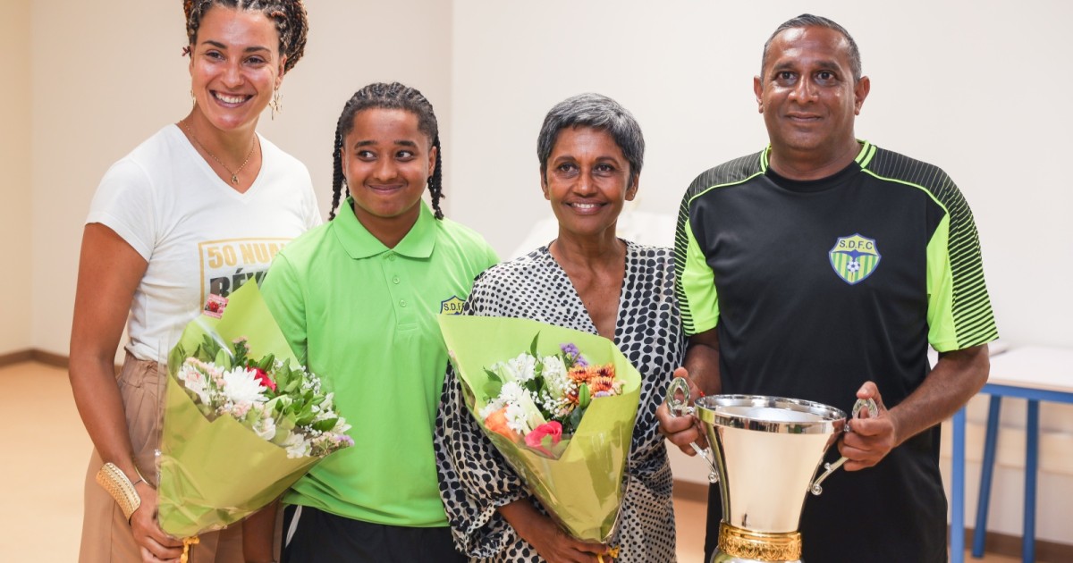 Saint-Denis : la ville célèbre les championnes du Saint-Denis Football Club