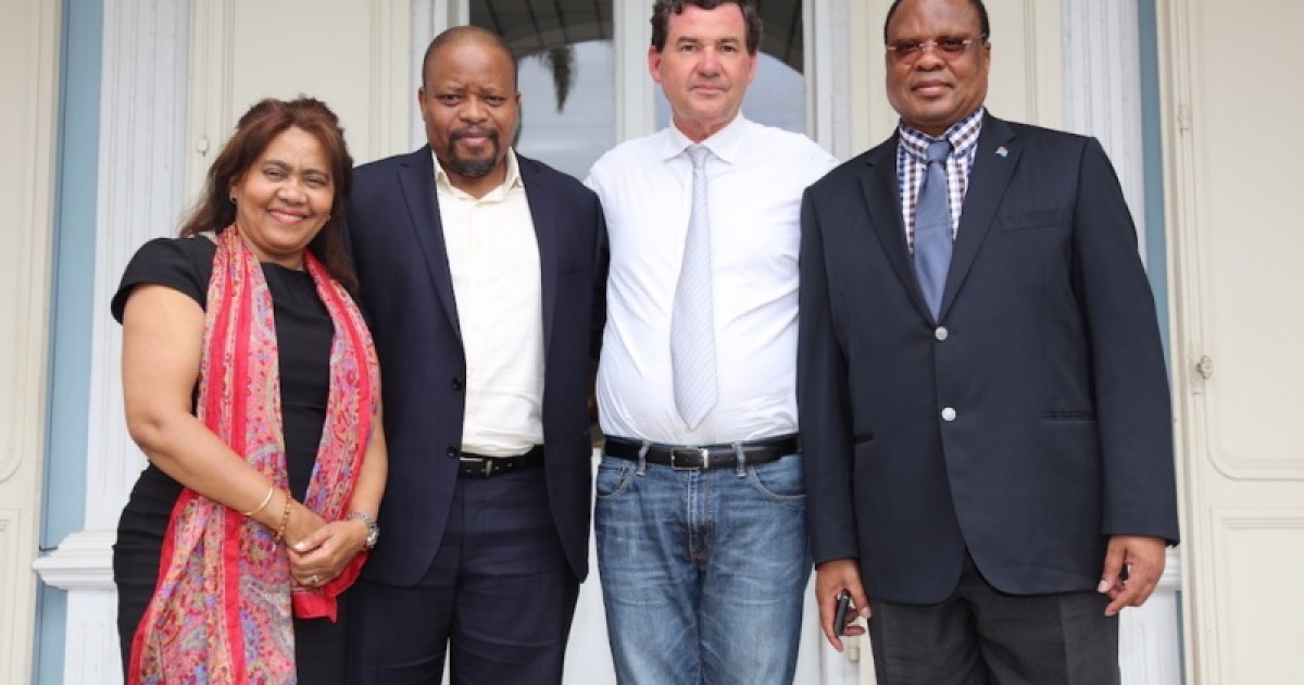 Daniel Gonthier reçoit l'ambassadeur d'Afrique du Sud à Paris