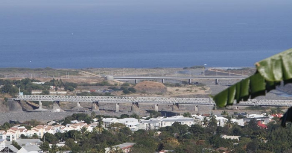 Circulation interdite sur le pont de la rivière des Galets