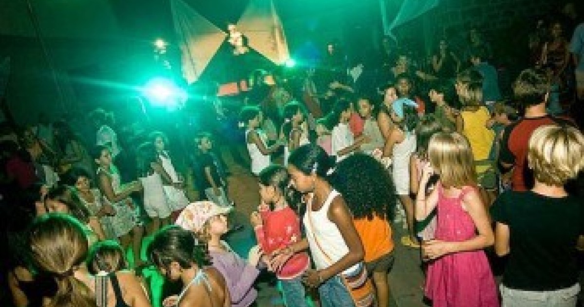 Leu Tempo entre en scène