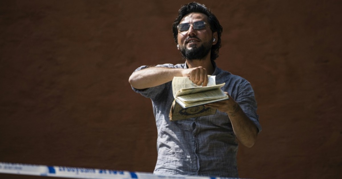 Suède: un homme brûle des pages du Coran devant une mosquée