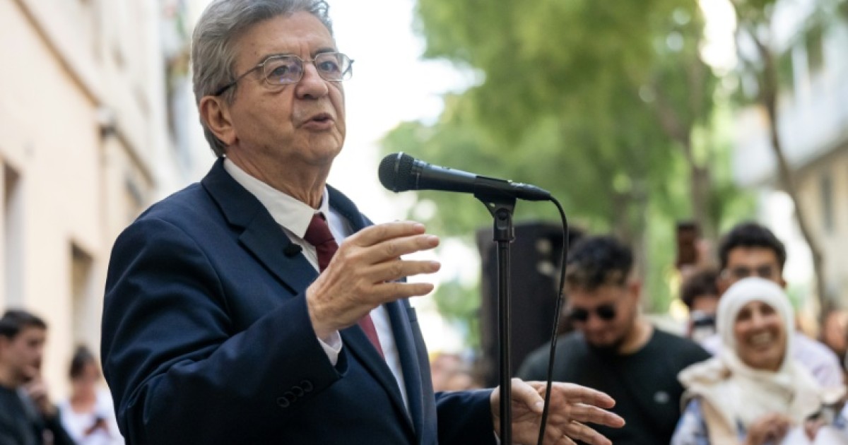 A Saint-Denis, Mélenchon lance sa campagne par un meeting en plein-air