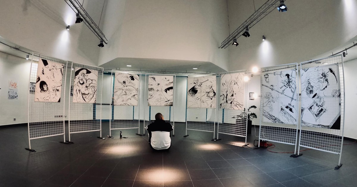 Isia Augustine, artiste ambidextre : huit toiles peintes à deux mains ...