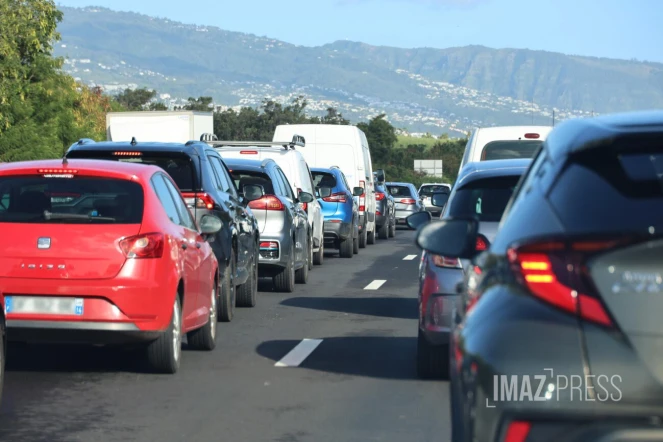 Sainte-Marie : 5 km d'embouteillages dans le sens Est-Nord depuis ...